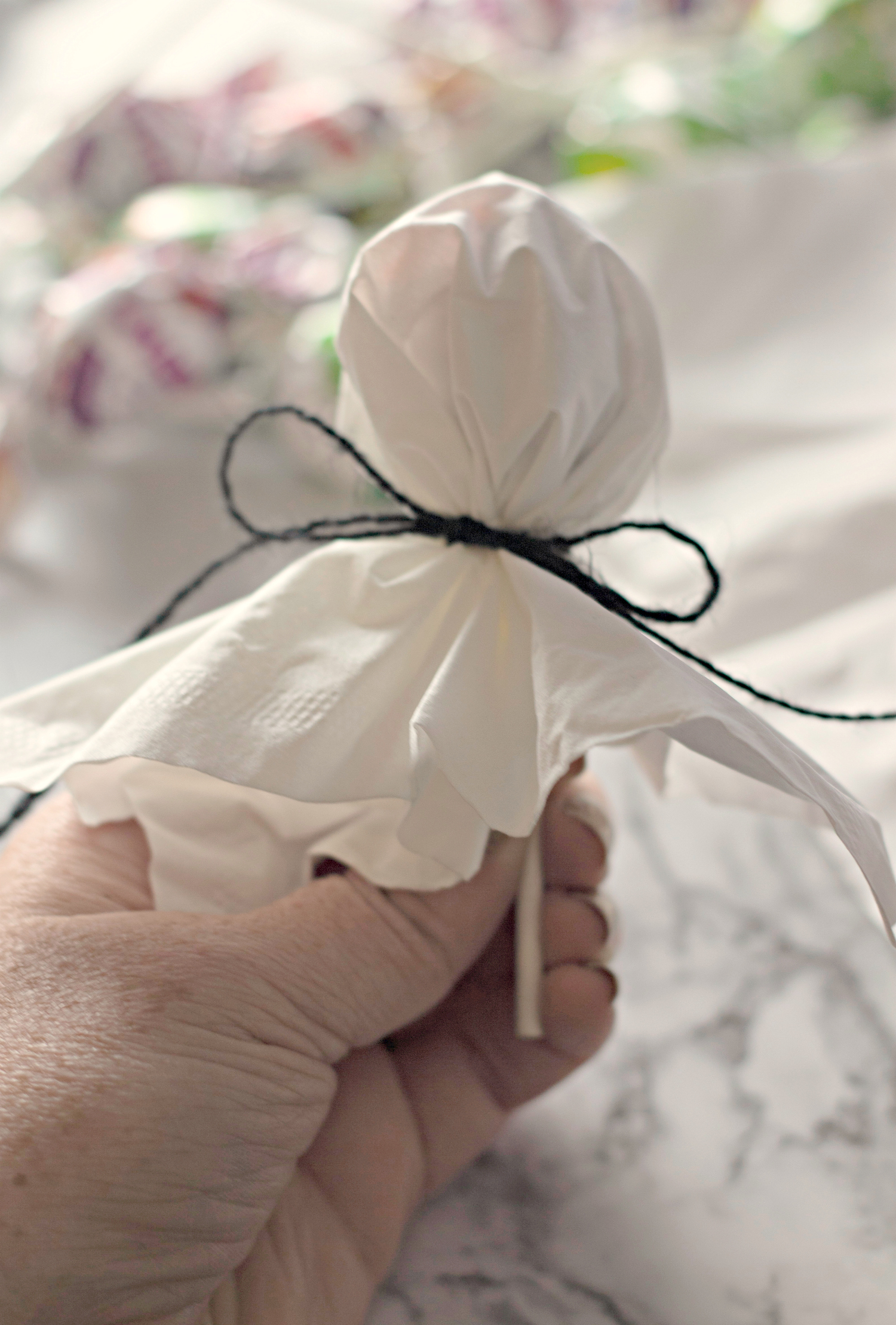 Give Tissue Lollipop Ghosts for a Fun Halloween Party Favor - Arkansas ...