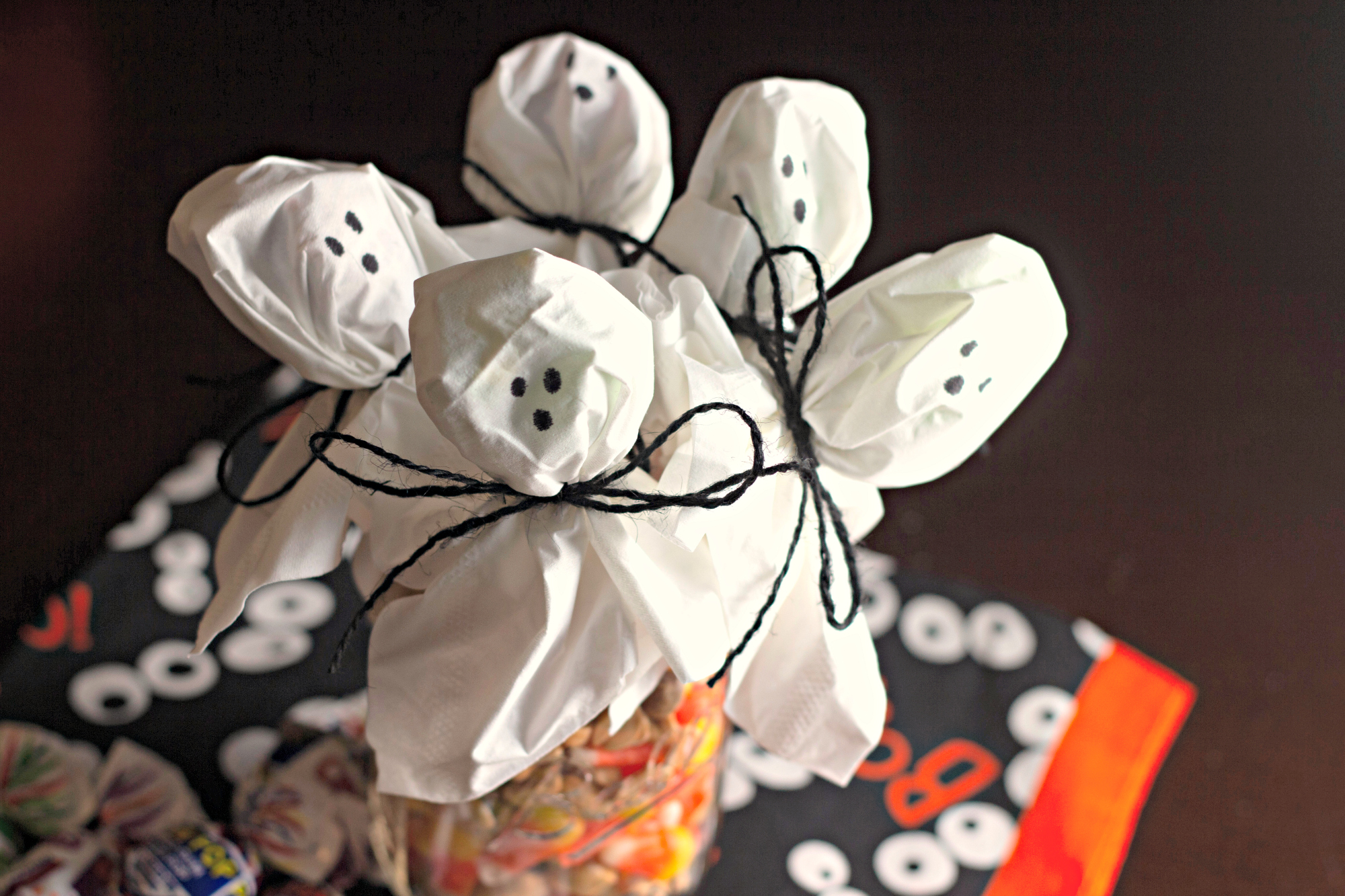 Give Tissue Lollipop Ghosts for a Fun Halloween Party Favor - Arkansas ...